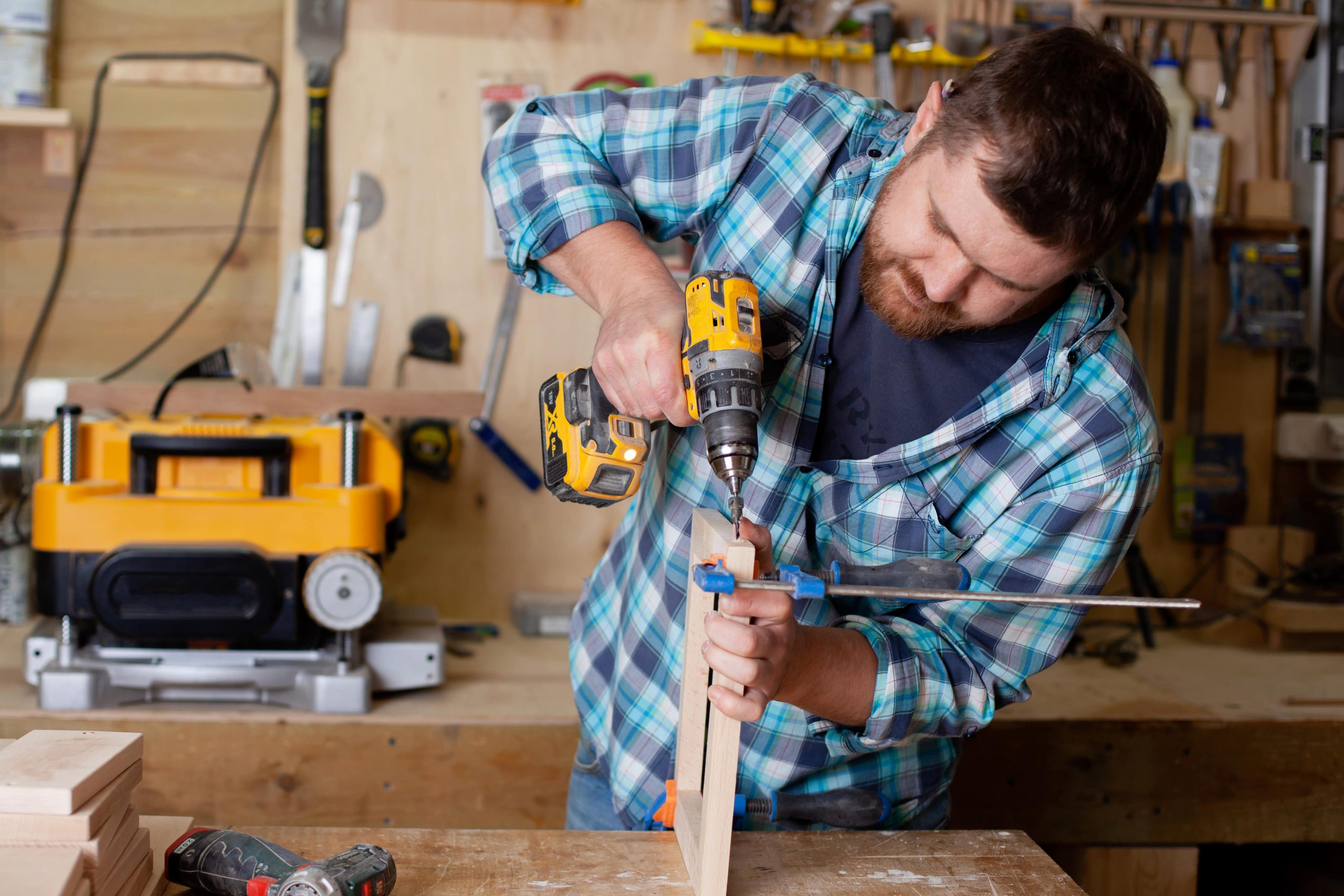 3 labores básicas que realizan los carpinteros en Valencia - Lysmar